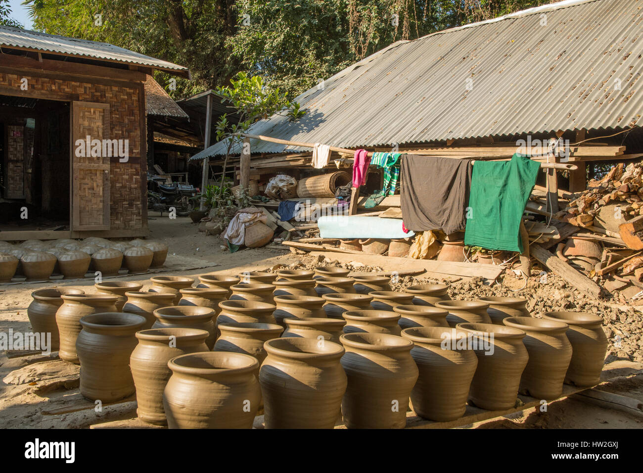 Clay pot burma hi-res stock photography and images - Alamy