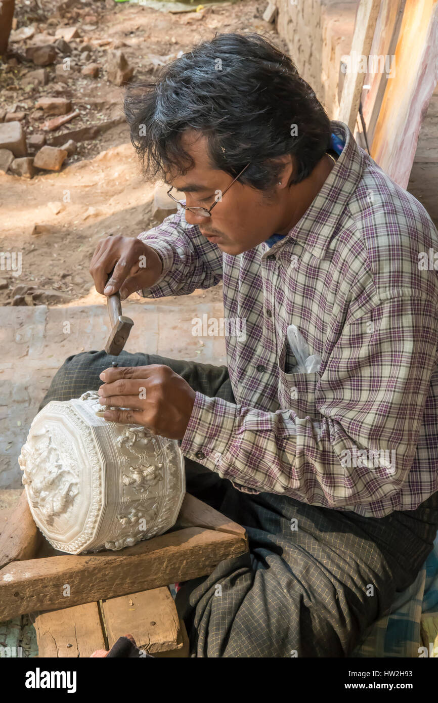 Silversmith workshop hi-res stock photography and images - Alamy