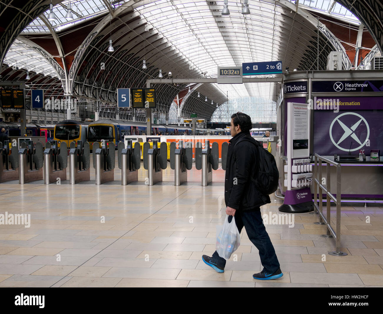 London Traveller High Resolution Stock Photography and Images - Alamy