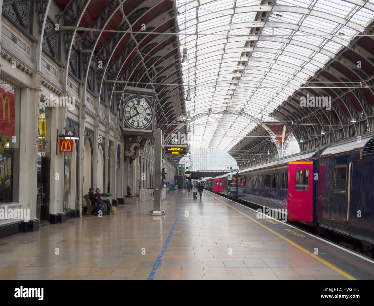 Paddington station clock hi-res stock photography and images - Alamy
