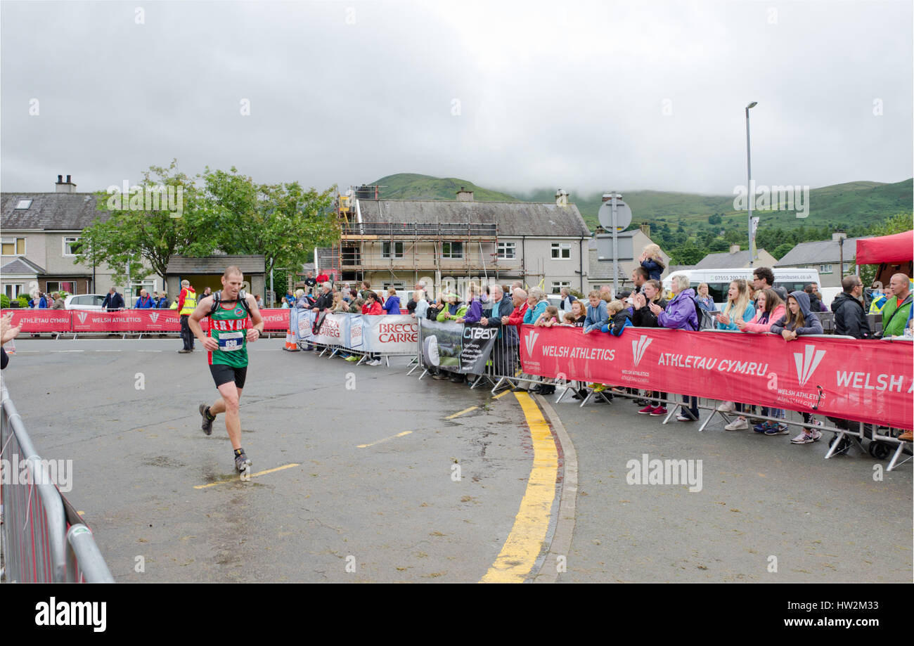 Runner running race trail hi-res stock photography and images - Alamy