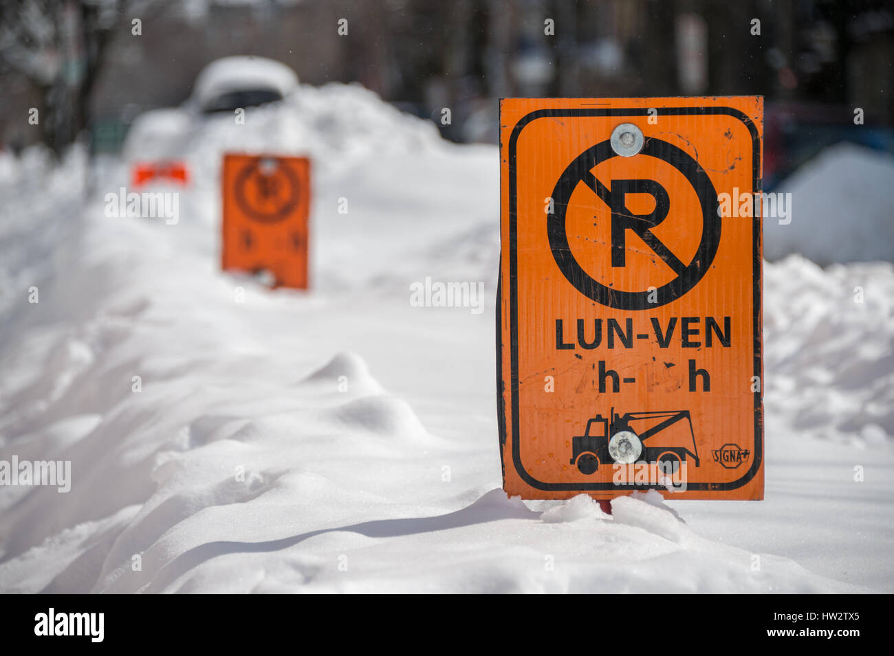 Montreal, CA - 16 March 2017: Orange snow-clearing signs in Montreal ...