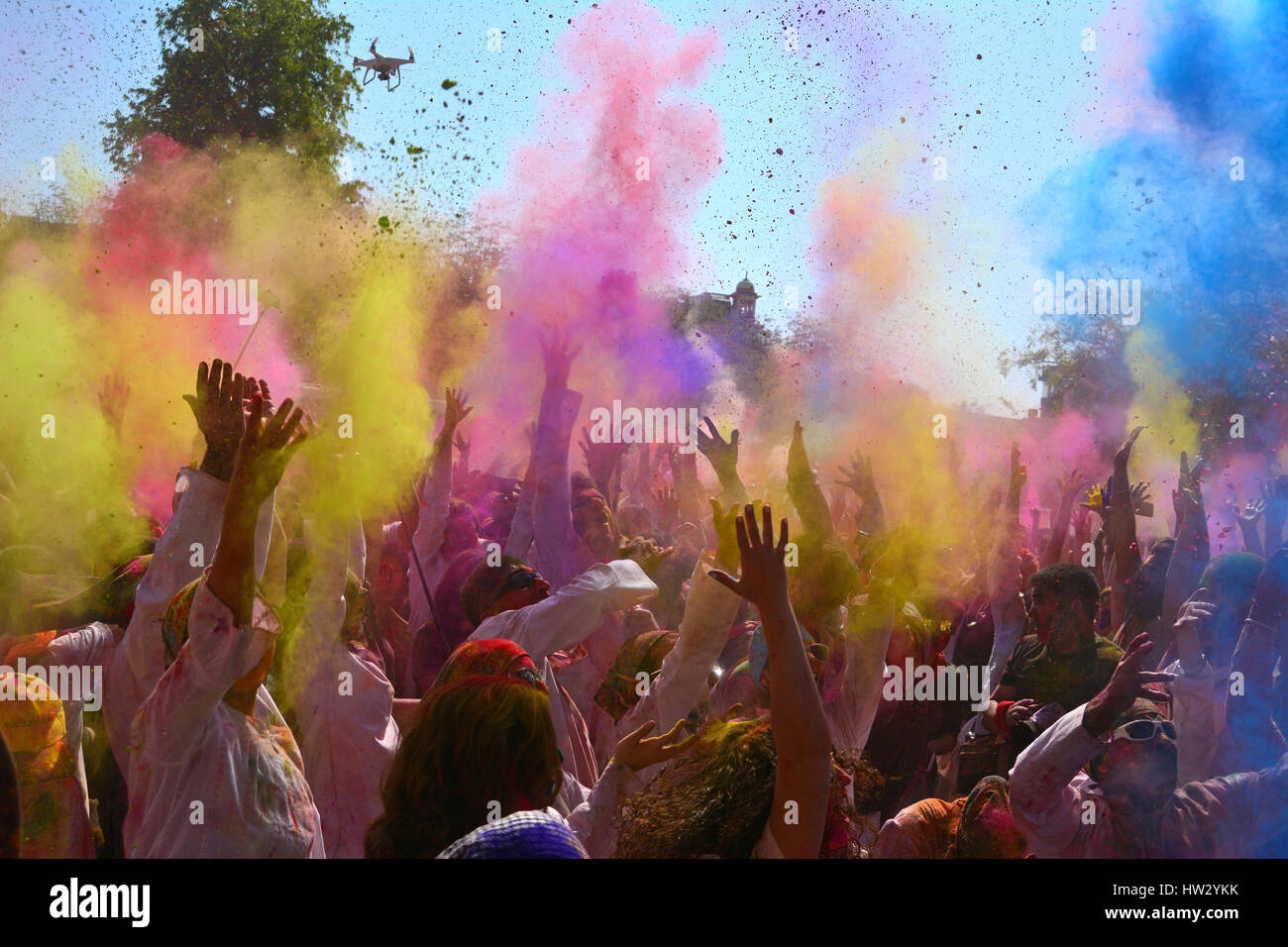 Holi festival hi-res stock photography and images - Alamy