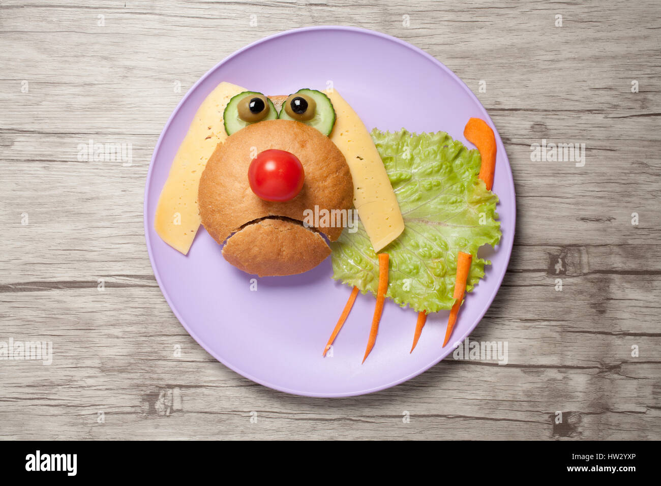 Dog animal table plate hi-res stock photography and images - Alamy