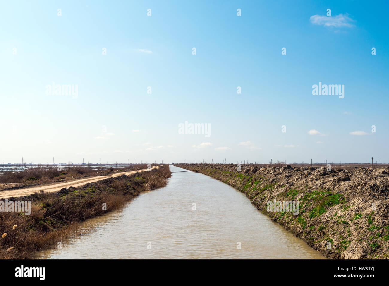 Field, irrigation canal hi-res stock photography and images - Alamy