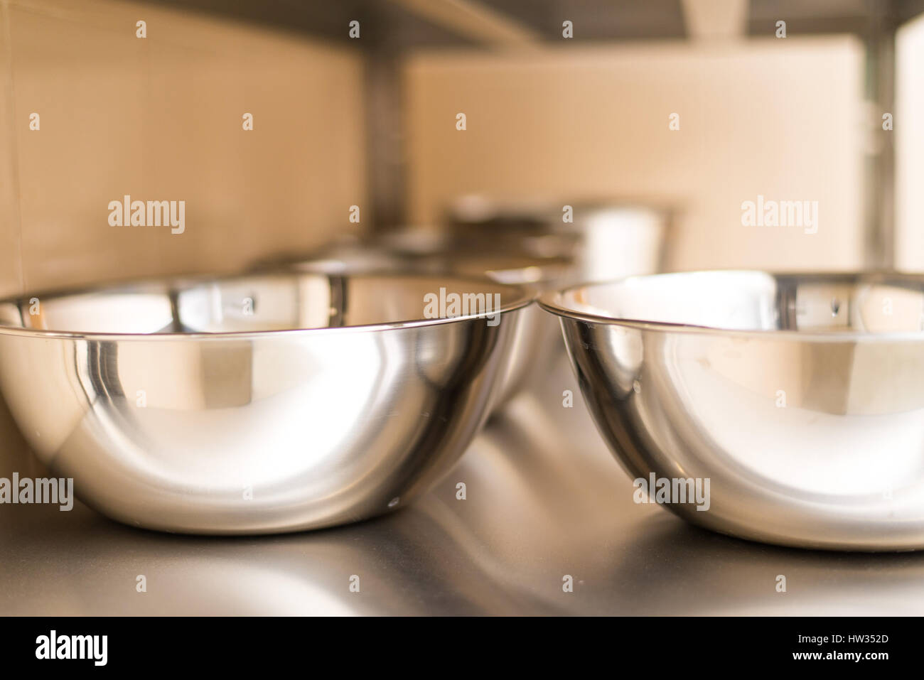 Stainless steel bowls hi-res stock photography and images - Alamy