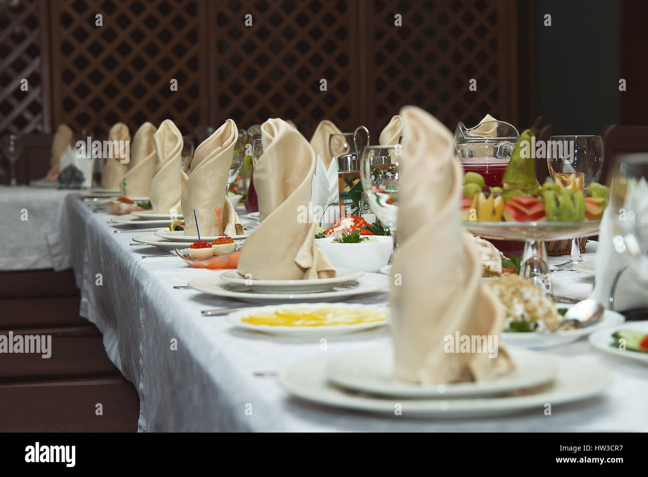 table set for wedding Stock Photo - Alamy