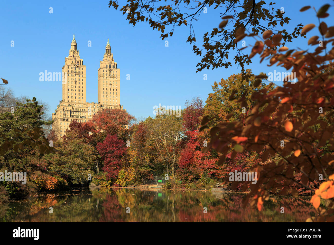 Nyc skyline autumn hi-res stock photography and images - Alamy
