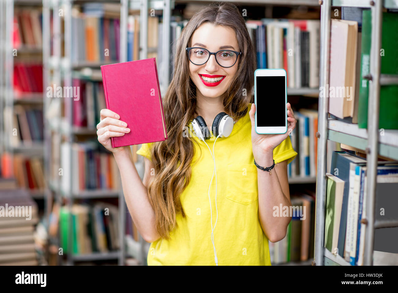 Student at the library Stock Photo - Alamy