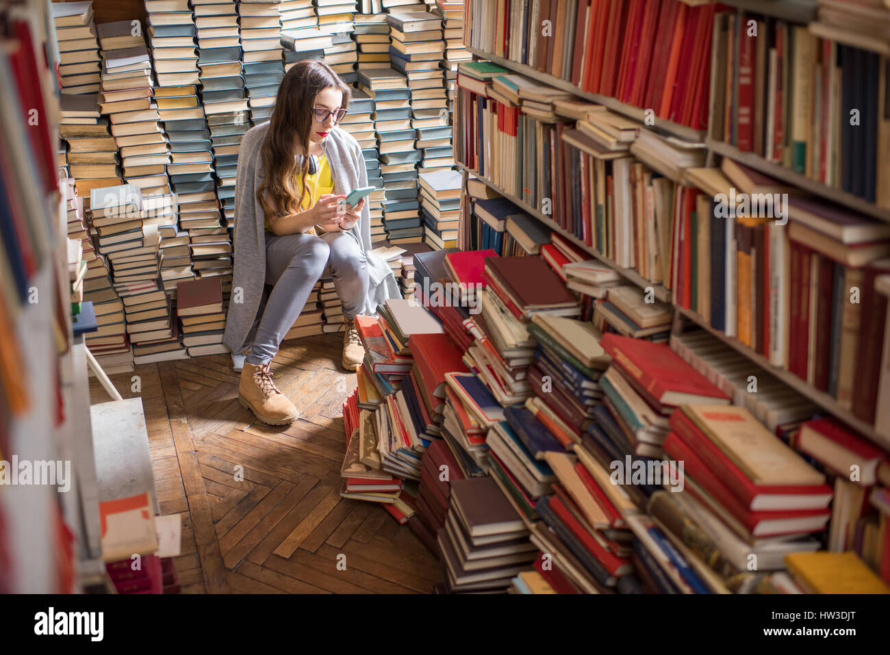 Student at the library Stock Photo - Alamy