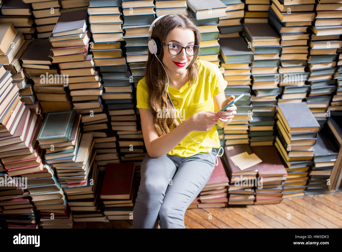 Student at the library Stock Photo - Alamy