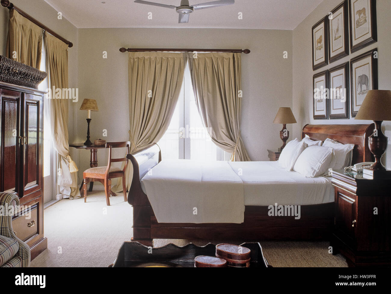 Classic style bedroom Stock Photo - Alamy