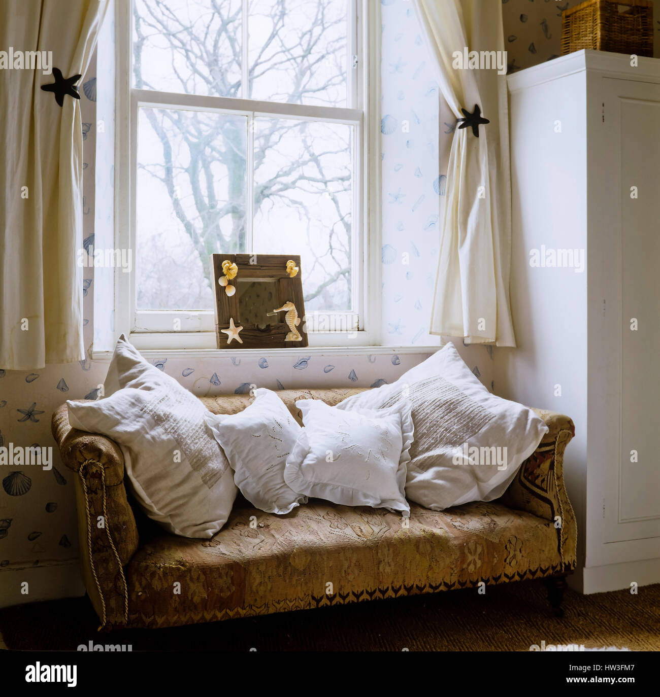 Sofa underneath sash window Stock Photo - Alamy