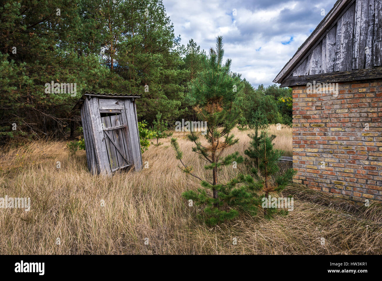 Outhouse old privy hi-res stock photography and images - Alamy