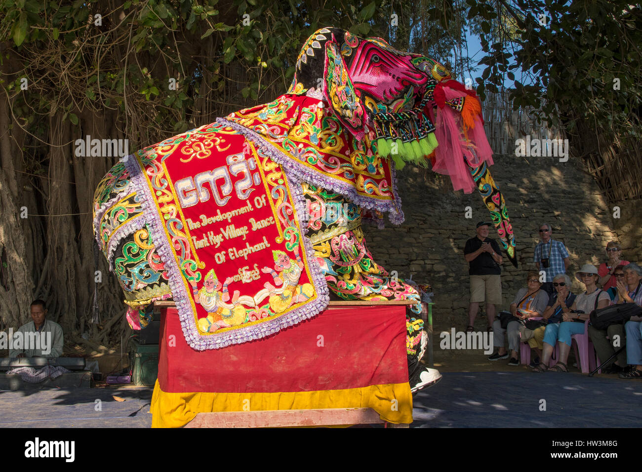 Elephant Dance Stock Photos & Elephant Dance Stock Images - Alamy
