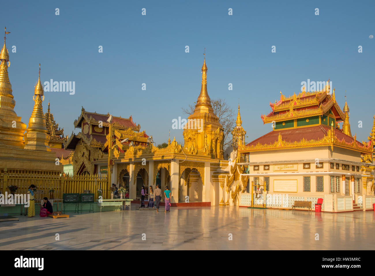 Temples at Mya Tha Lun Pagoda, Magway, Myanmar Stock Photo - Alamy