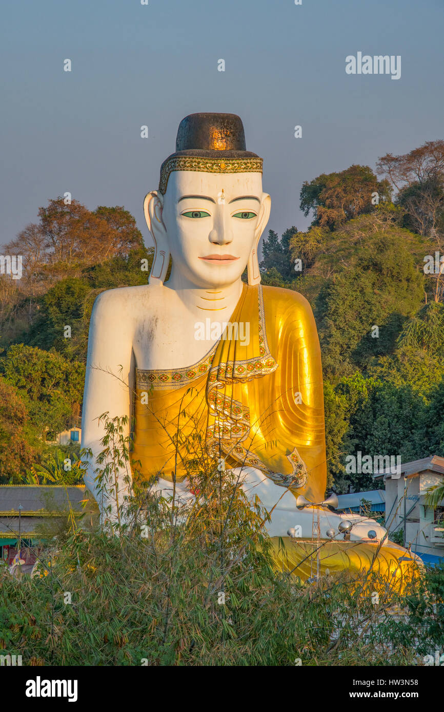 Buddha at Shwesandaw Pagoda, Pyay, Myanmar Stock Photo - Alamy