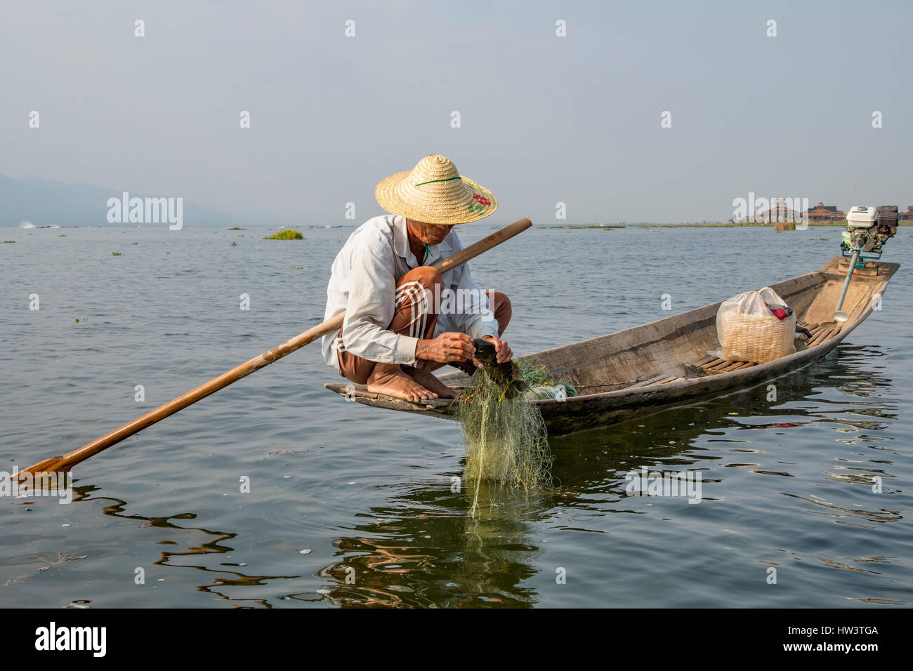 Successful Fishing on Inle Lake, Myanmar Stock Photo - Alamy