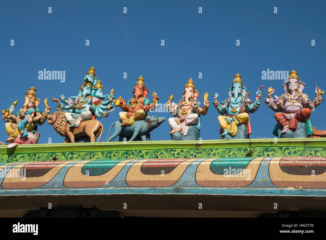 Hindu temple statues hi-res stock photography and images - Alamy