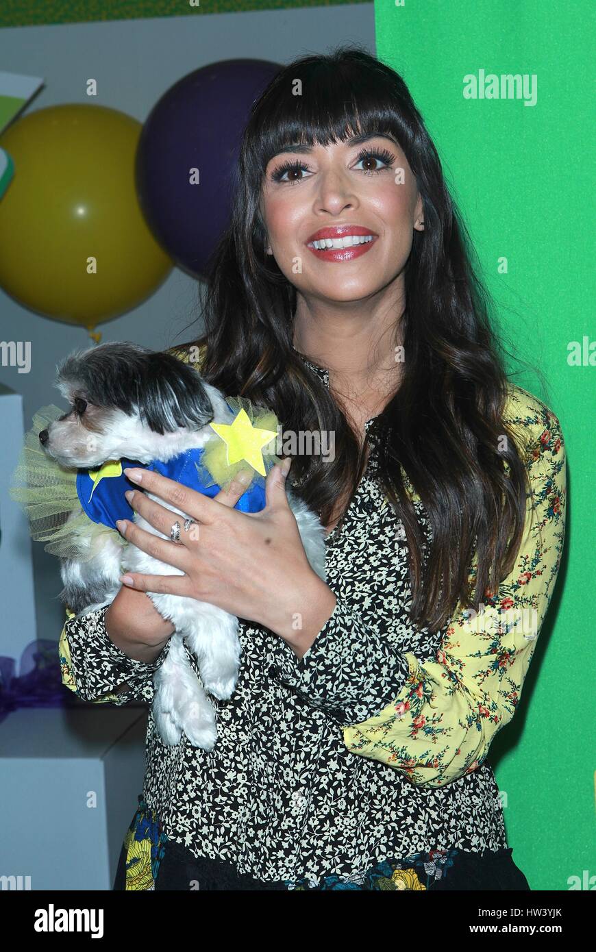 New York, NY, USA. 16th Mar, 2017. Hannah Simone celebrates Swiffer's ...