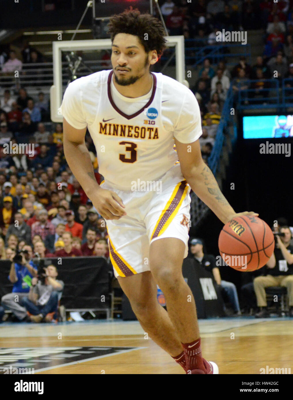 Milwaukee, Wisconsin, USA. 16th Mar, 2017. Minnesota's Jordan Murphy ...