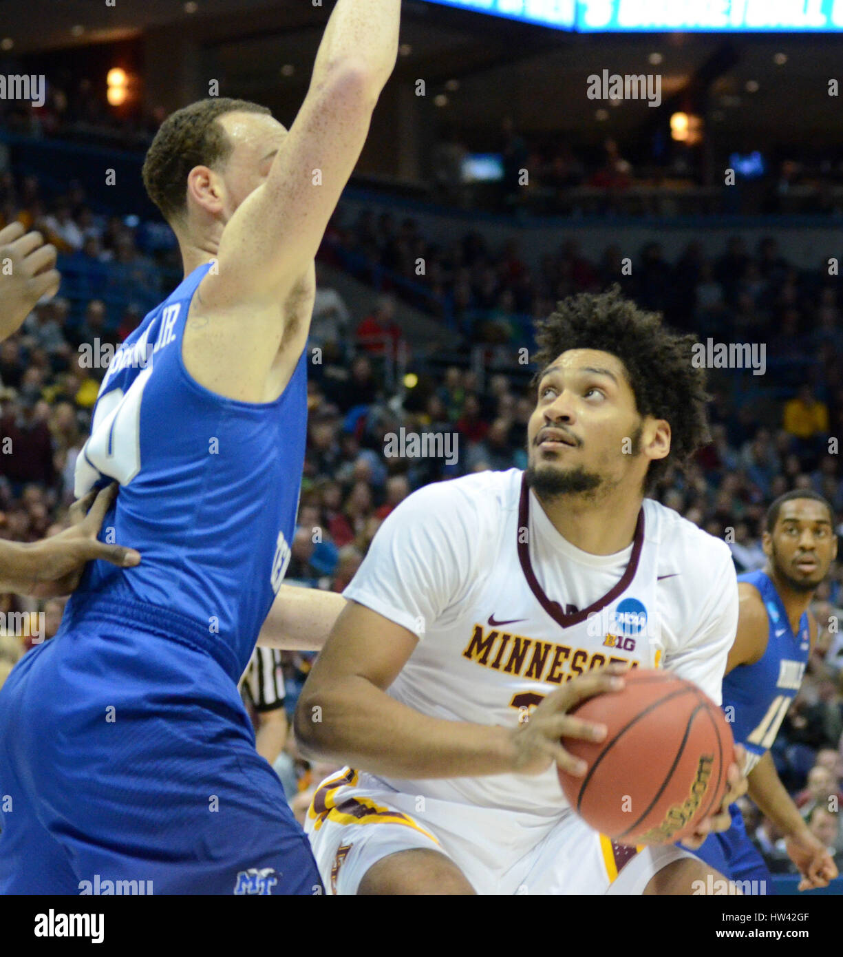 Milwaukee, Wisconsin, USA. 16th Mar, 2017. Minnesota's Jordan Murphy ...