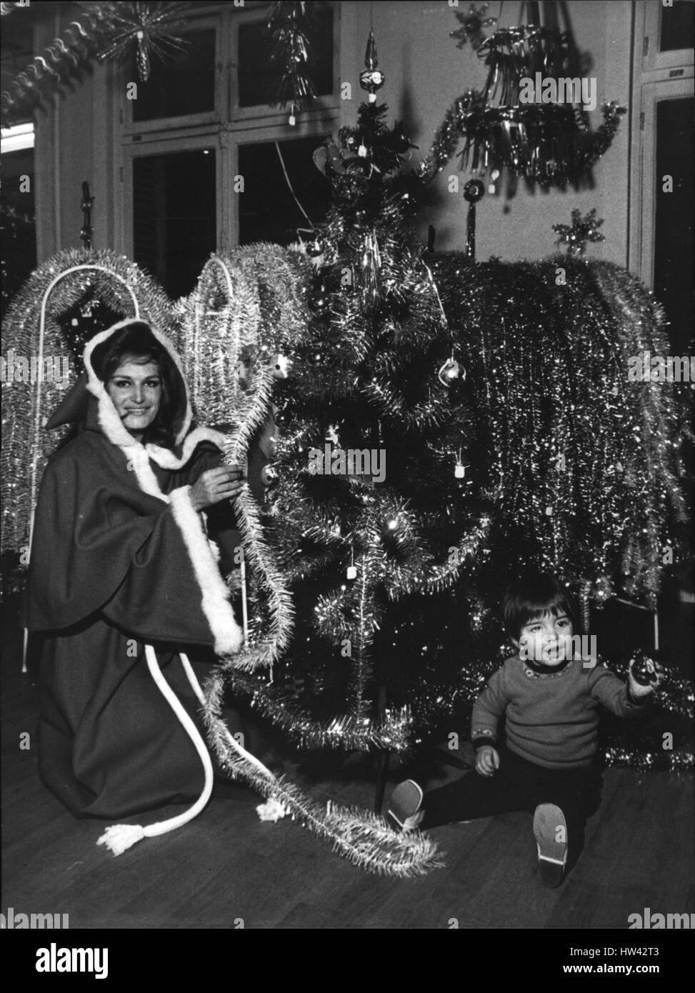 Dec. 12, 1968 - Dalida Plays Santa Claus: Dalida, the famous Franco ...