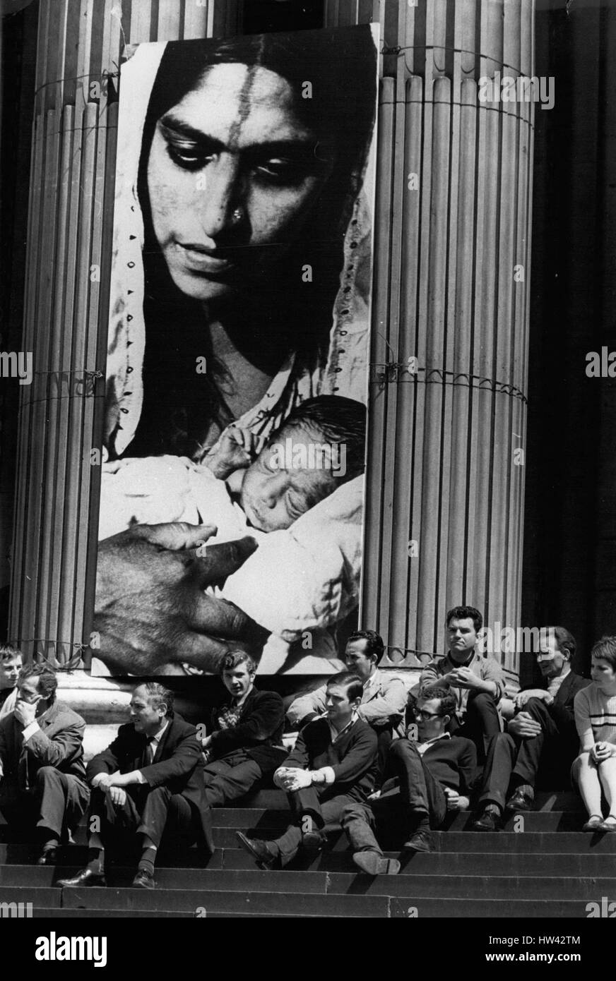 May 05, 1968 - Pop Group play to lunch hour crowds at St. Paul's: In ...