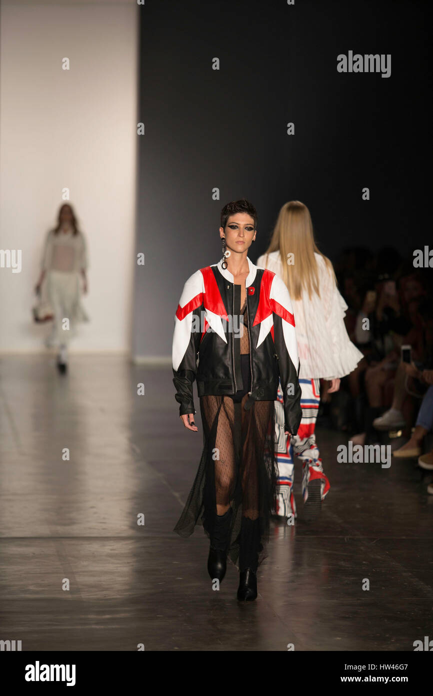 Sao Paulo, Brazil. 16th March 2017. Parade brand Juliana Jabour during ...