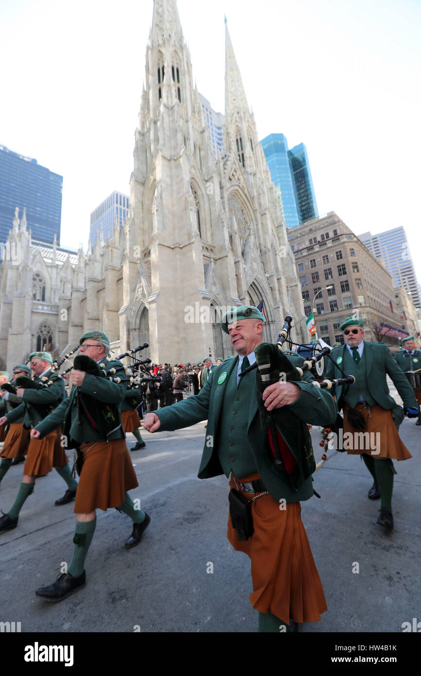New York, USA. 17th Mar, 2017. People march past St. Patrick's ...