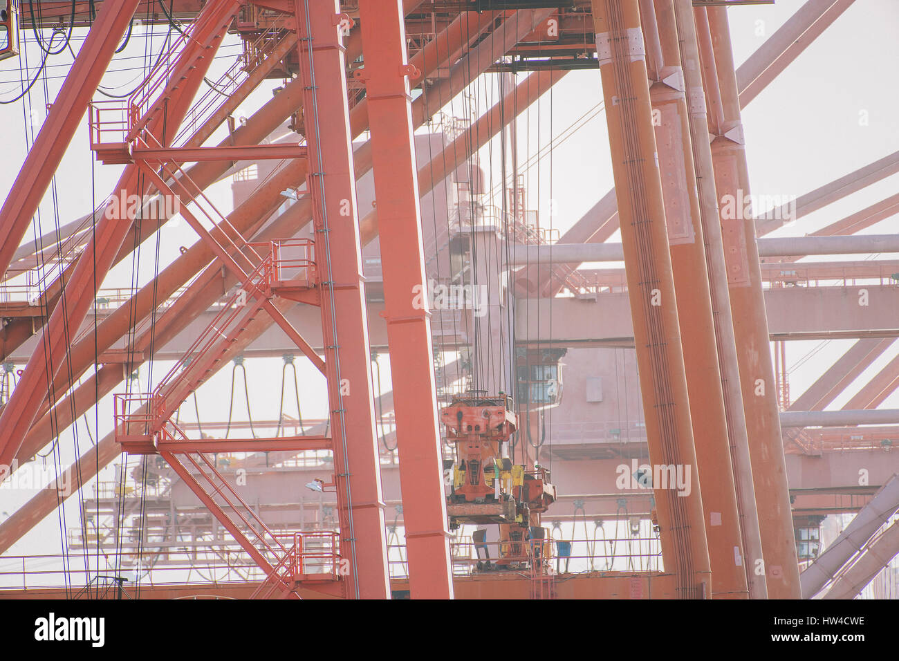 Shipping port hi-res stock photography and images - Alamy