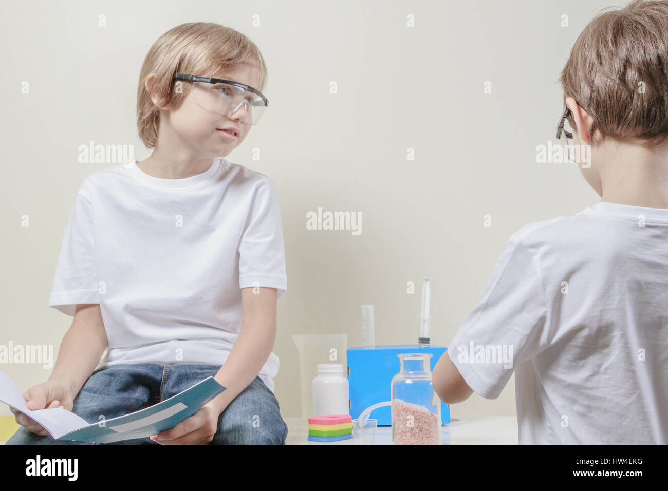 Two kids making science experiments hi-res stock photography and images ...