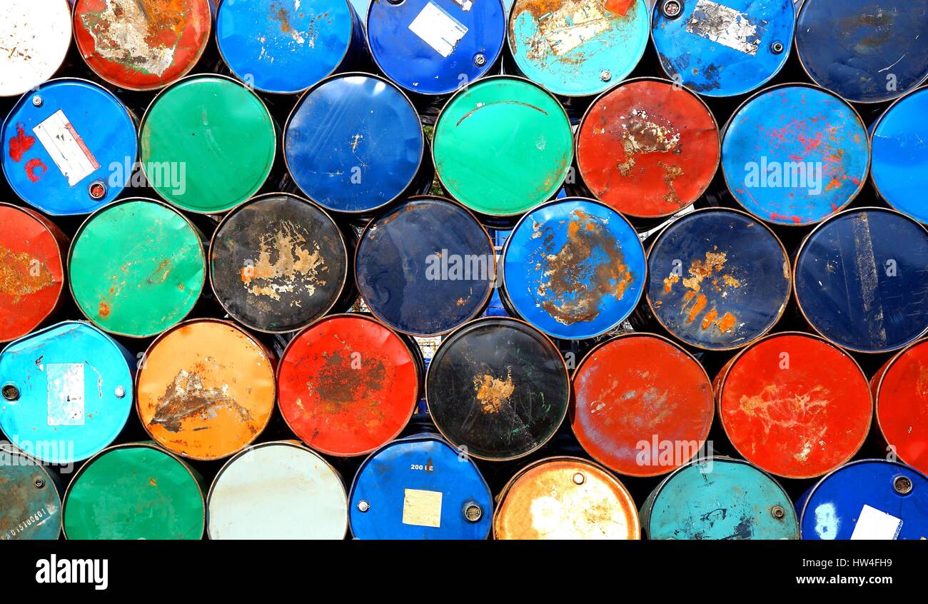 Multicolors old rusty oil barrels stack in rows Stock Photo - Alamy