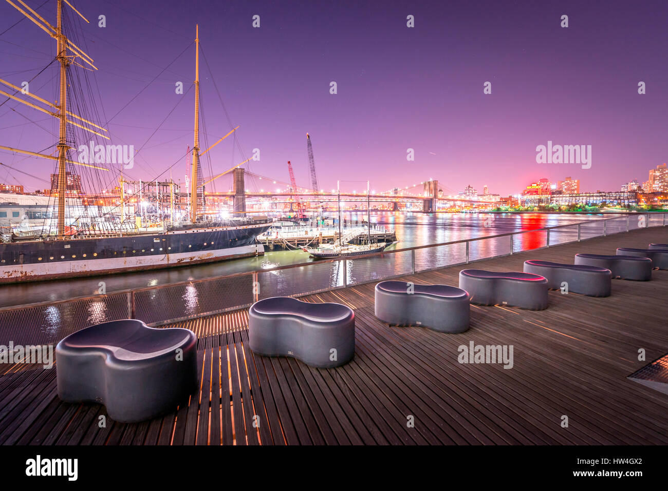 Pier 15 east river hi-res stock photography and images - Alamy
