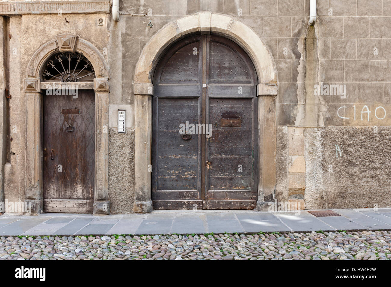 Old stone doorways hi-res stock photography and images - Alamy