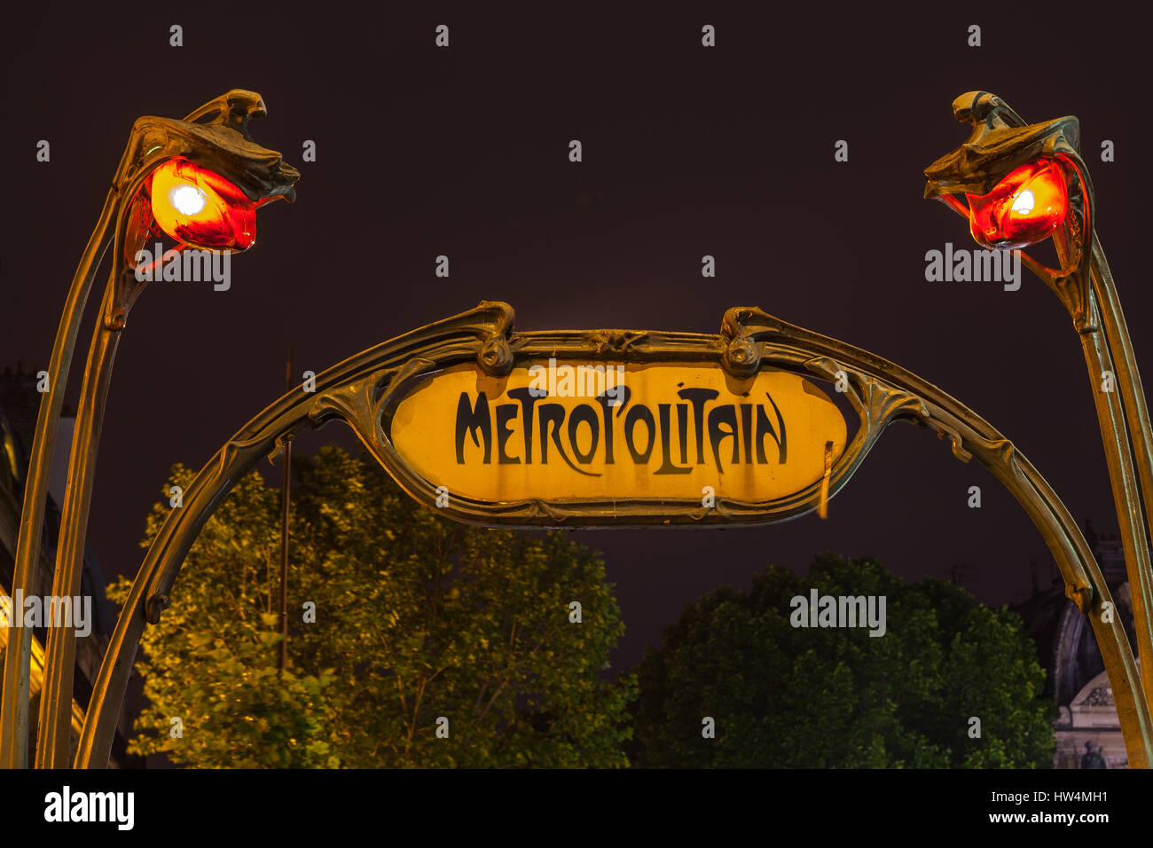 Paris metro art deco sign hi-res stock photography and images - Alamy