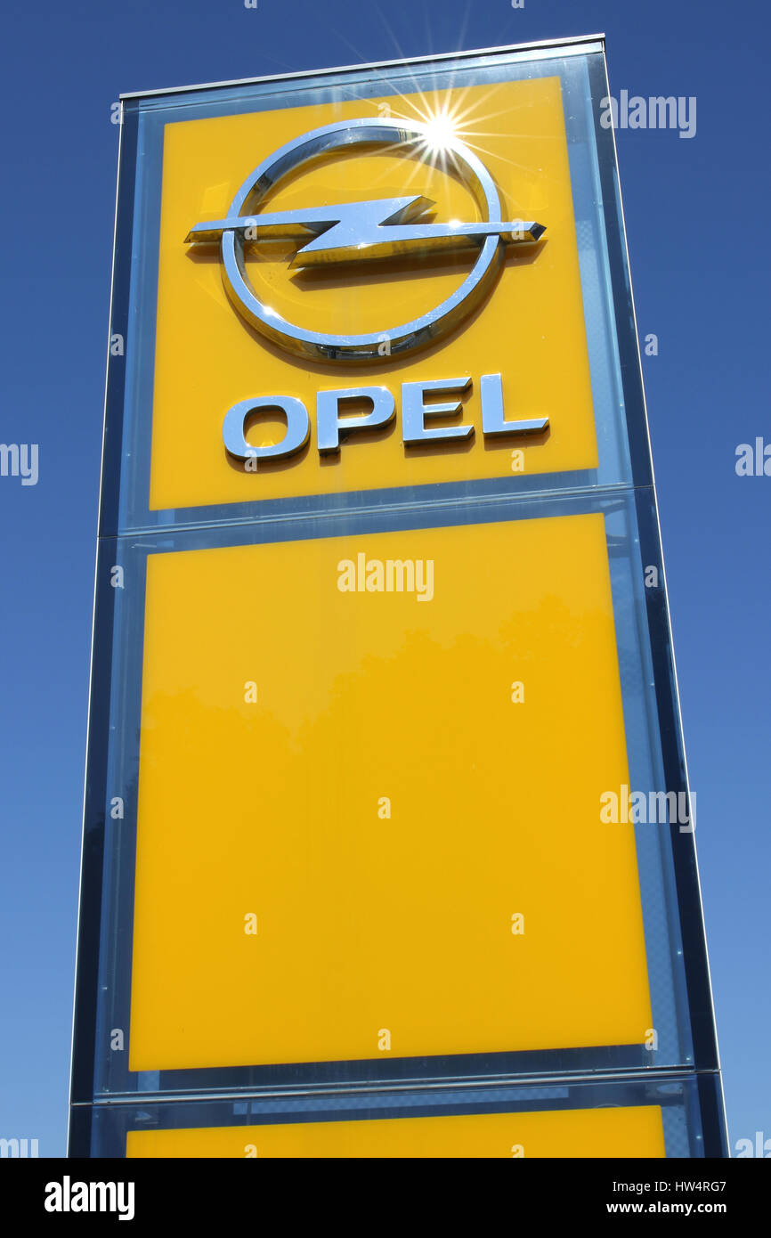 Opel Advertising High Resolution Stock Photography and Images - Alamy