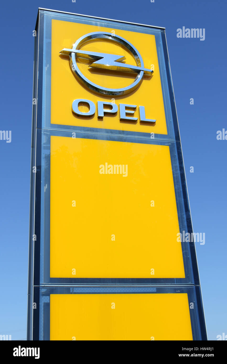 Opel sign hi-res stock photography and images - Alamy