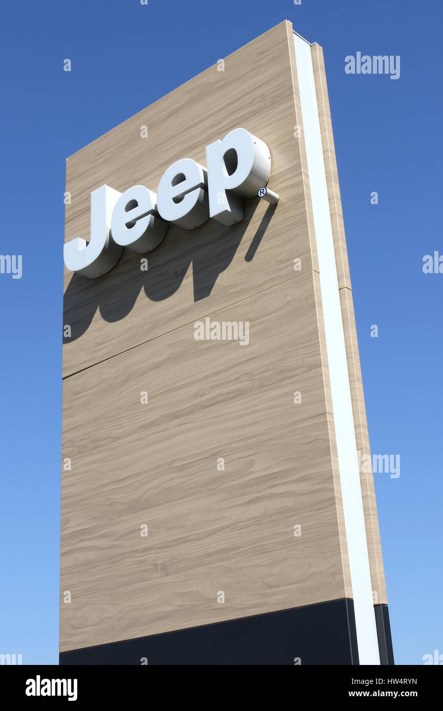 Jeep dealership sign against blue sky Stock Photo - Alamy