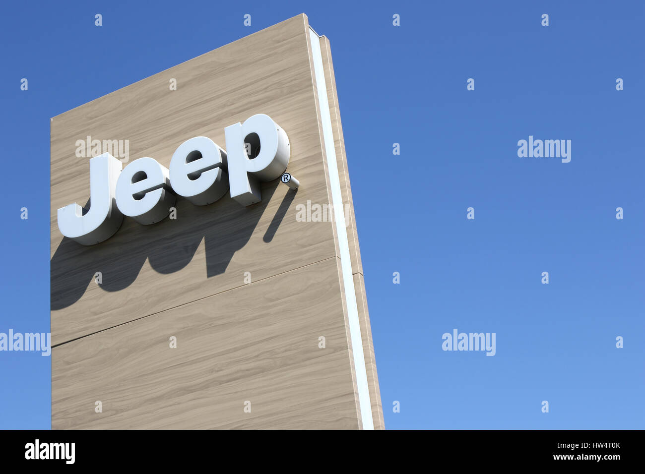 Jeep dealership sign against blue sky Stock Photo - Alamy