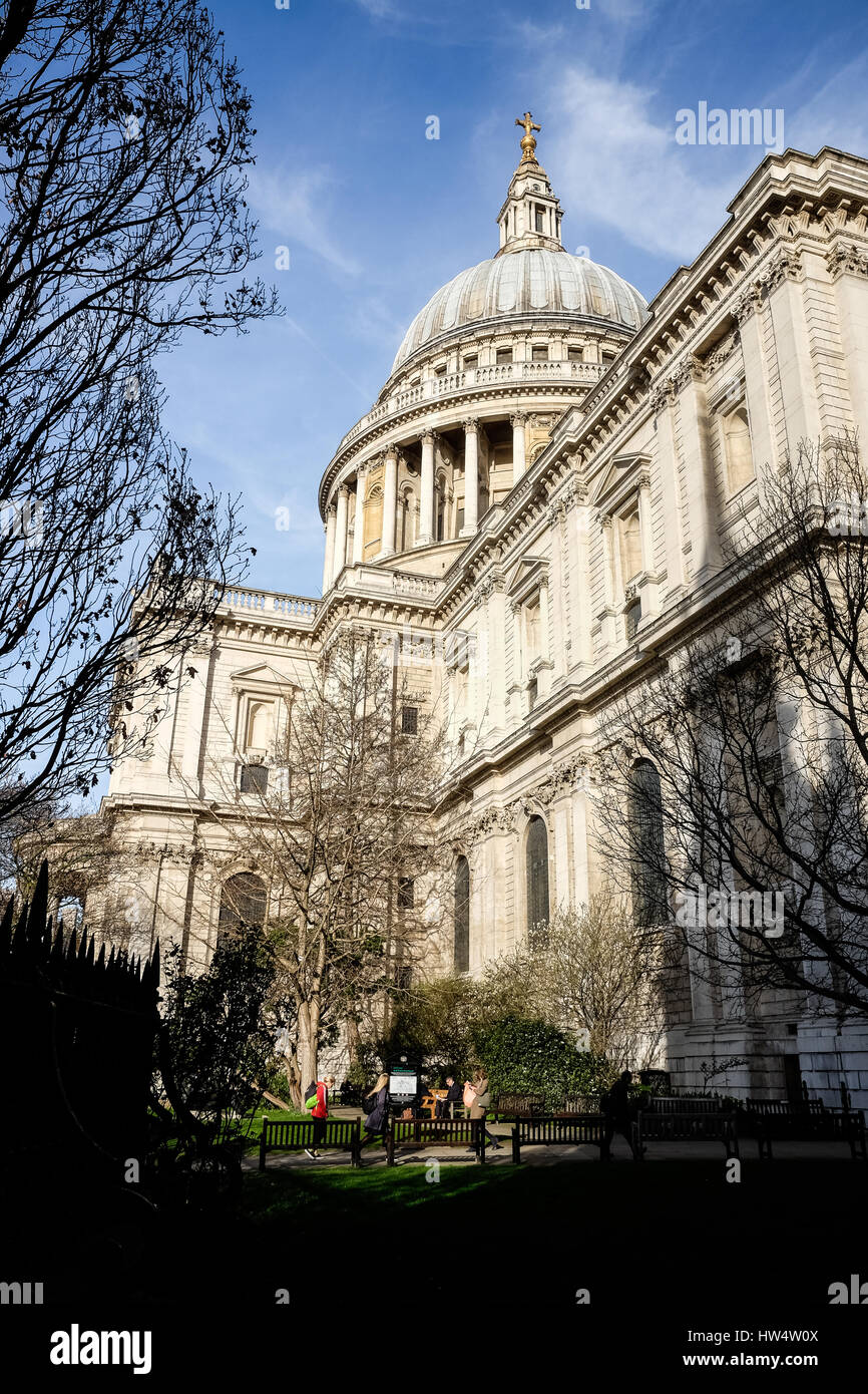 St paul cathedral dome pinnacle hi-res stock photography and images - Alamy