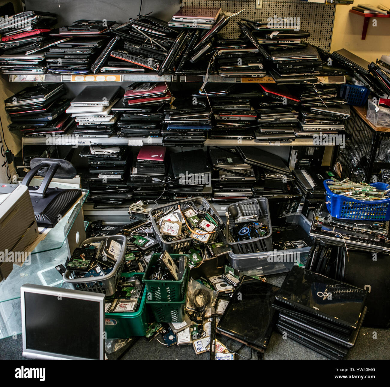 Old laptops hi-res stock photography and images - Alamy