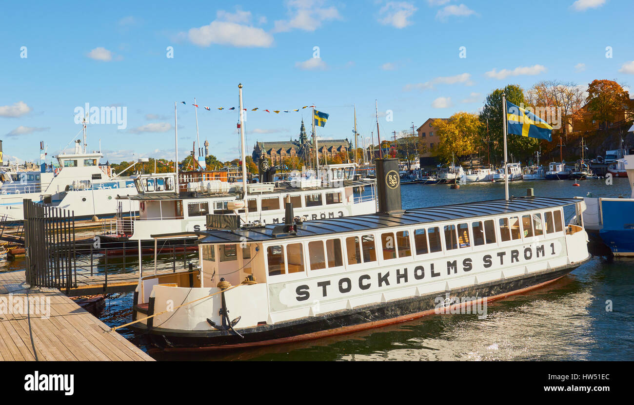 Boats flying Swedish flag moored on waterfront, Stockholm, Sweden ...