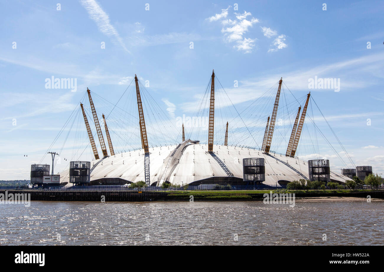 Cable cars of Emirates going over the O2 Arena in London, United ...
