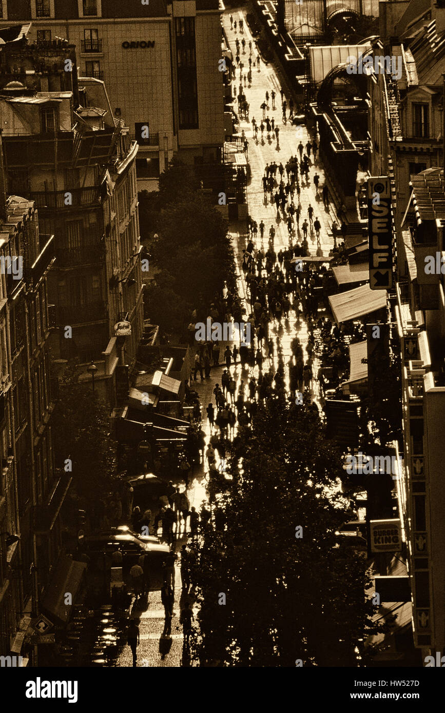 People high street elevated view hi-res stock photography and images ...