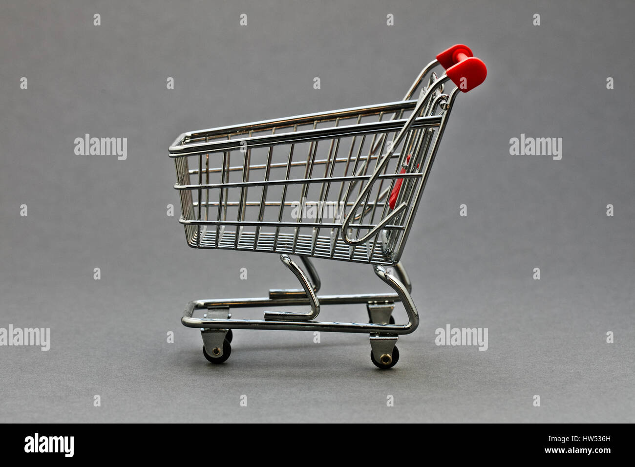 Customer with trolley hi-res stock photography and images - Alamy