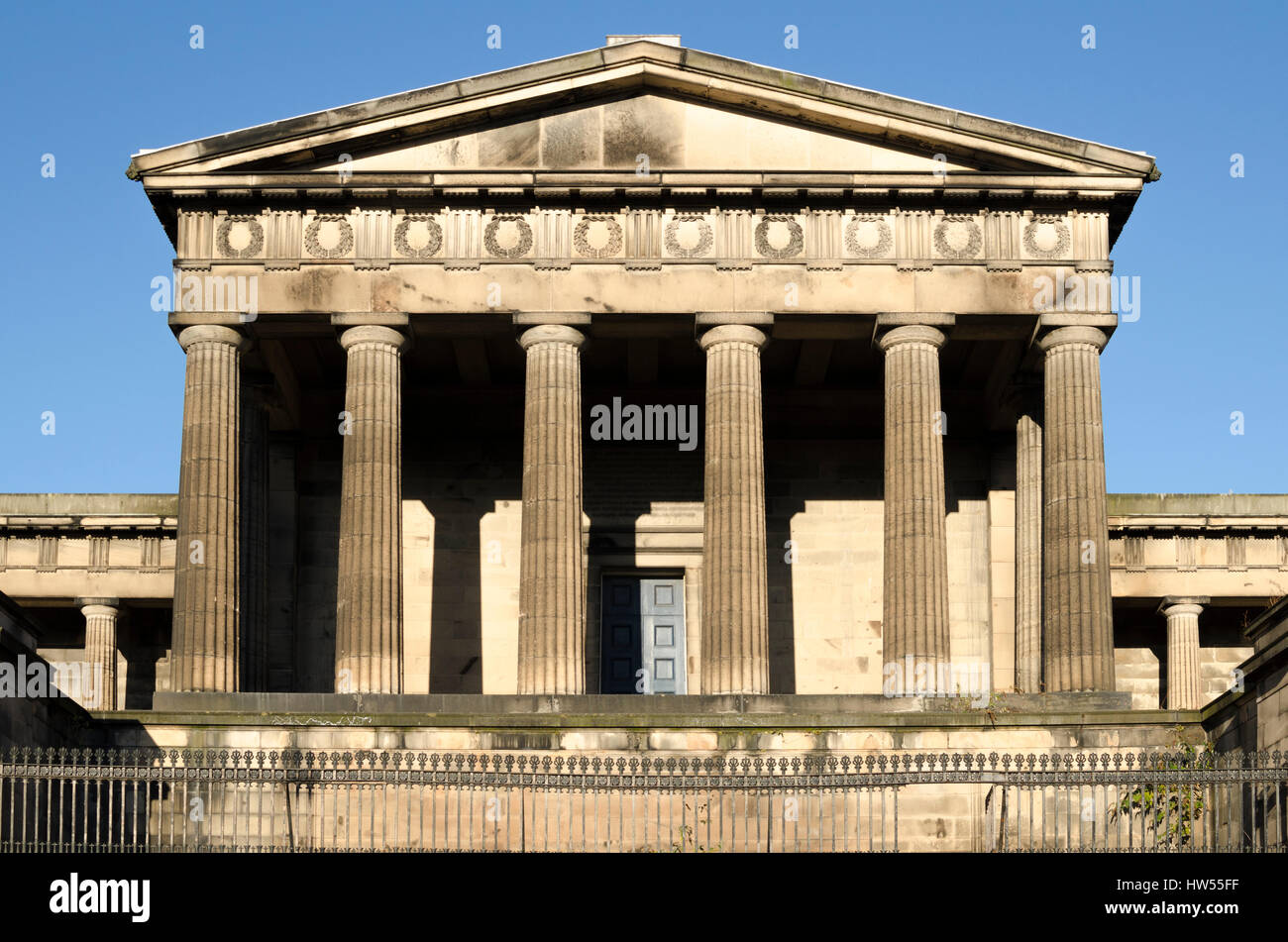 High school front view hi-res stock photography and images - Alamy