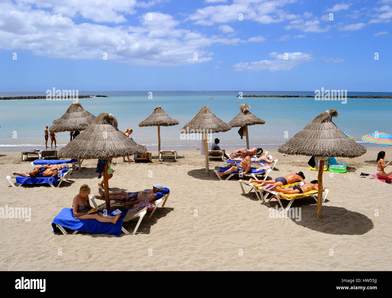 Tourists on the beach enjoying the sun Stock Photo - Alamy