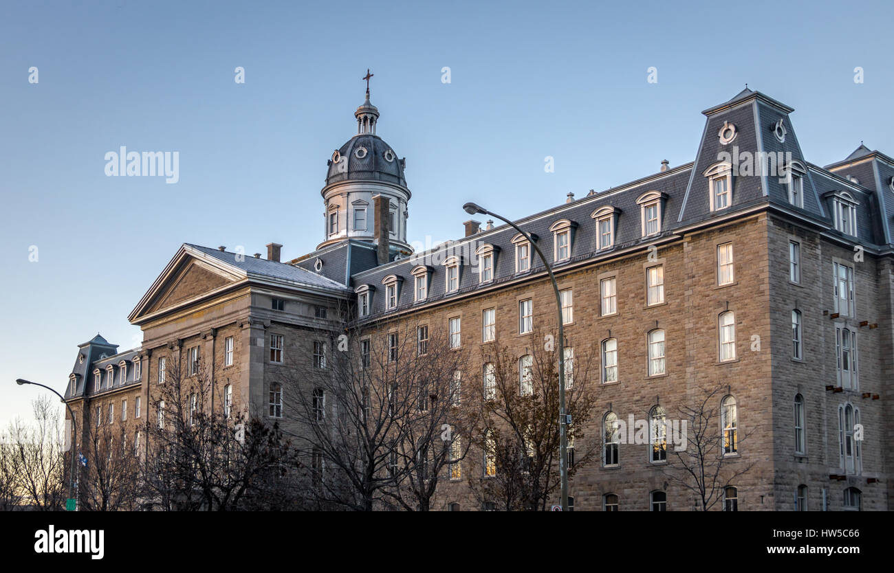 Old Buildings in downtown with snow - Montreal, Quebec, Canada Stock ...