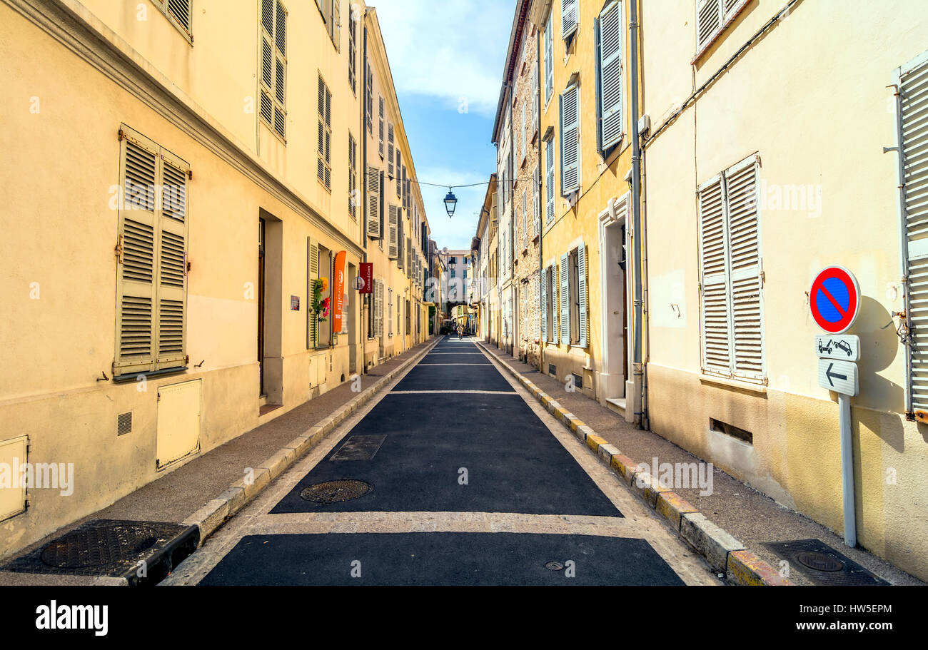 Lively outdoor pedestrian street hi-res stock photography and images ...